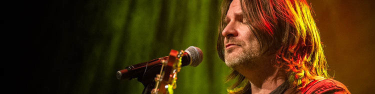 RAY WILSONS Livealbum „Time & Distance“ bietet Genesis-Songs in teils ...